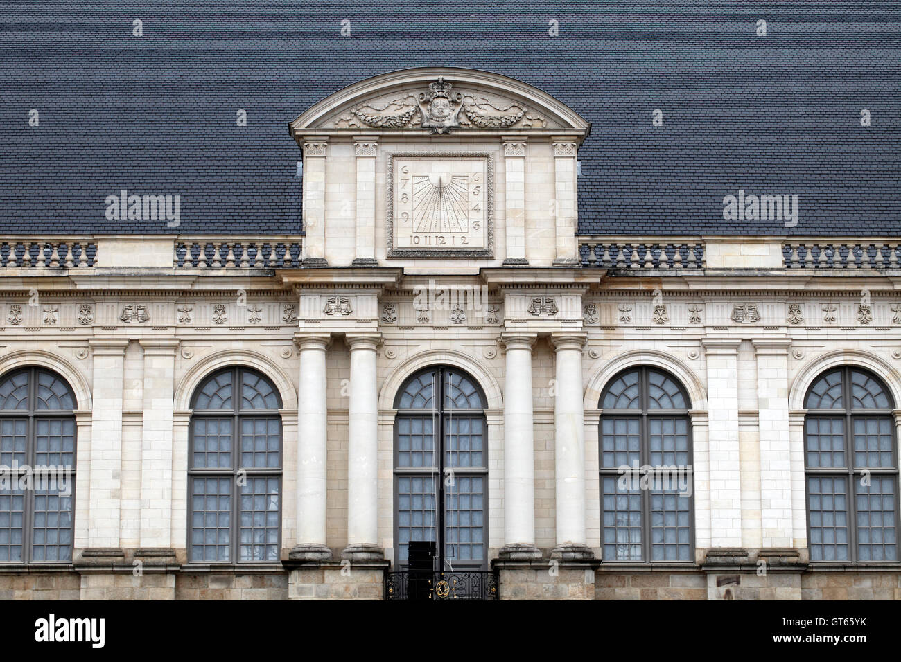 Parlement de Bretagne, Rennes. Sundial Stock Photo - Alamy