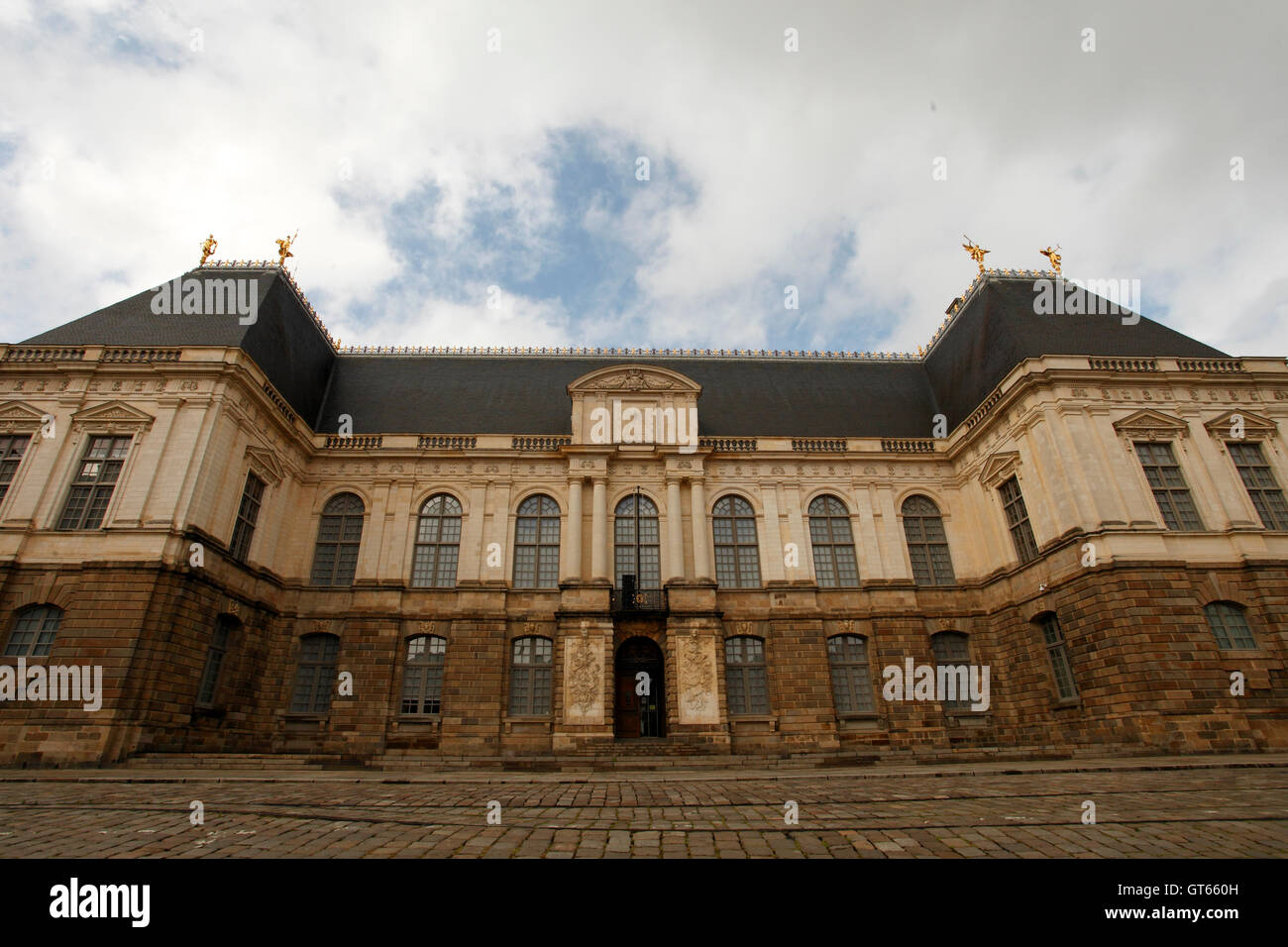 Parlement de Bretagne, Rennes. Sundial Stock Photo - Alamy