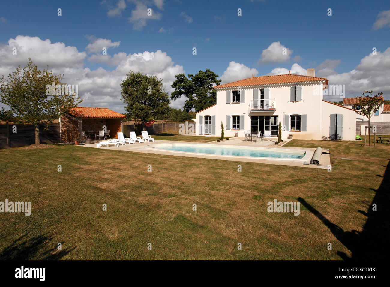 French villa pool hi-res stock photography and images - Alamy