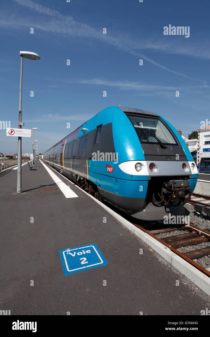 Sncf train platform hi-res stock photography and images - Alamy