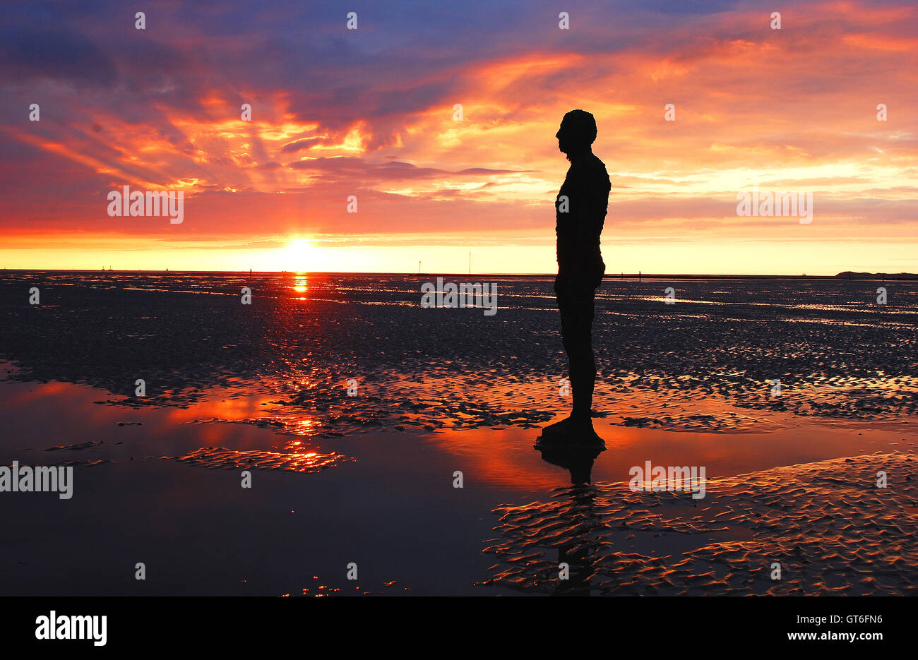 Anthony Gormley's Another Place iron men statues, Crosby beach ...