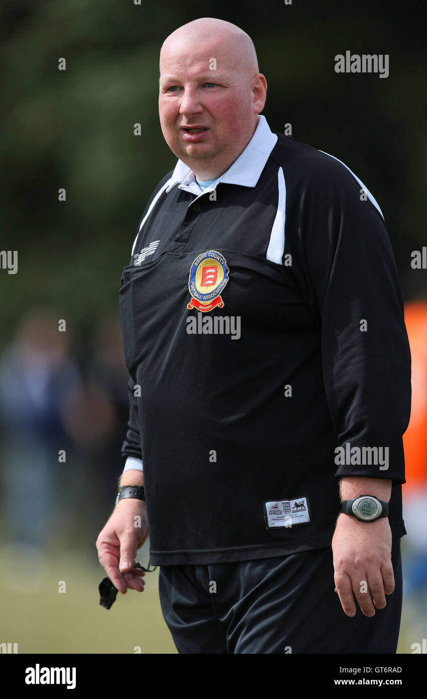 A Hackney & Leyton League referee - Hackney & Leyton League Sunday ...