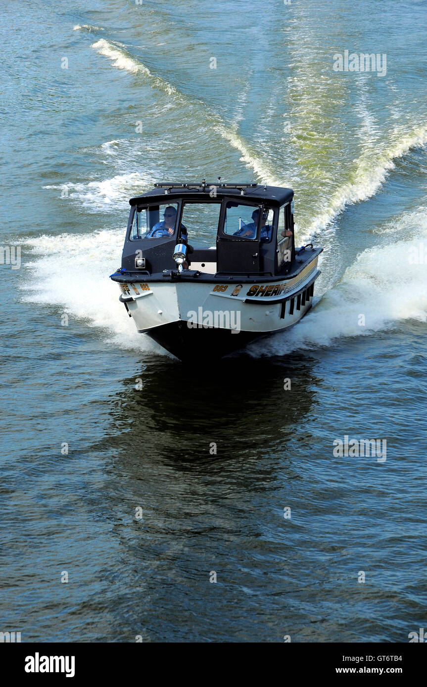 Recreational boating. police sheriff patrol Stock Photo - Alamy