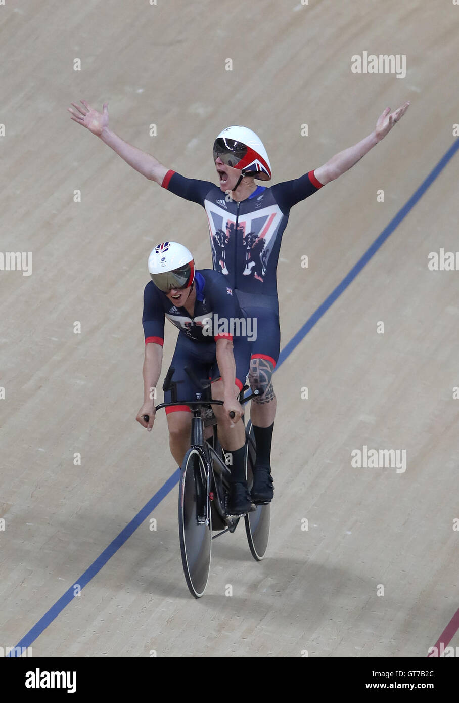 Mens b 4000m individual pursuit final rio olympic velodrome hi-res ...