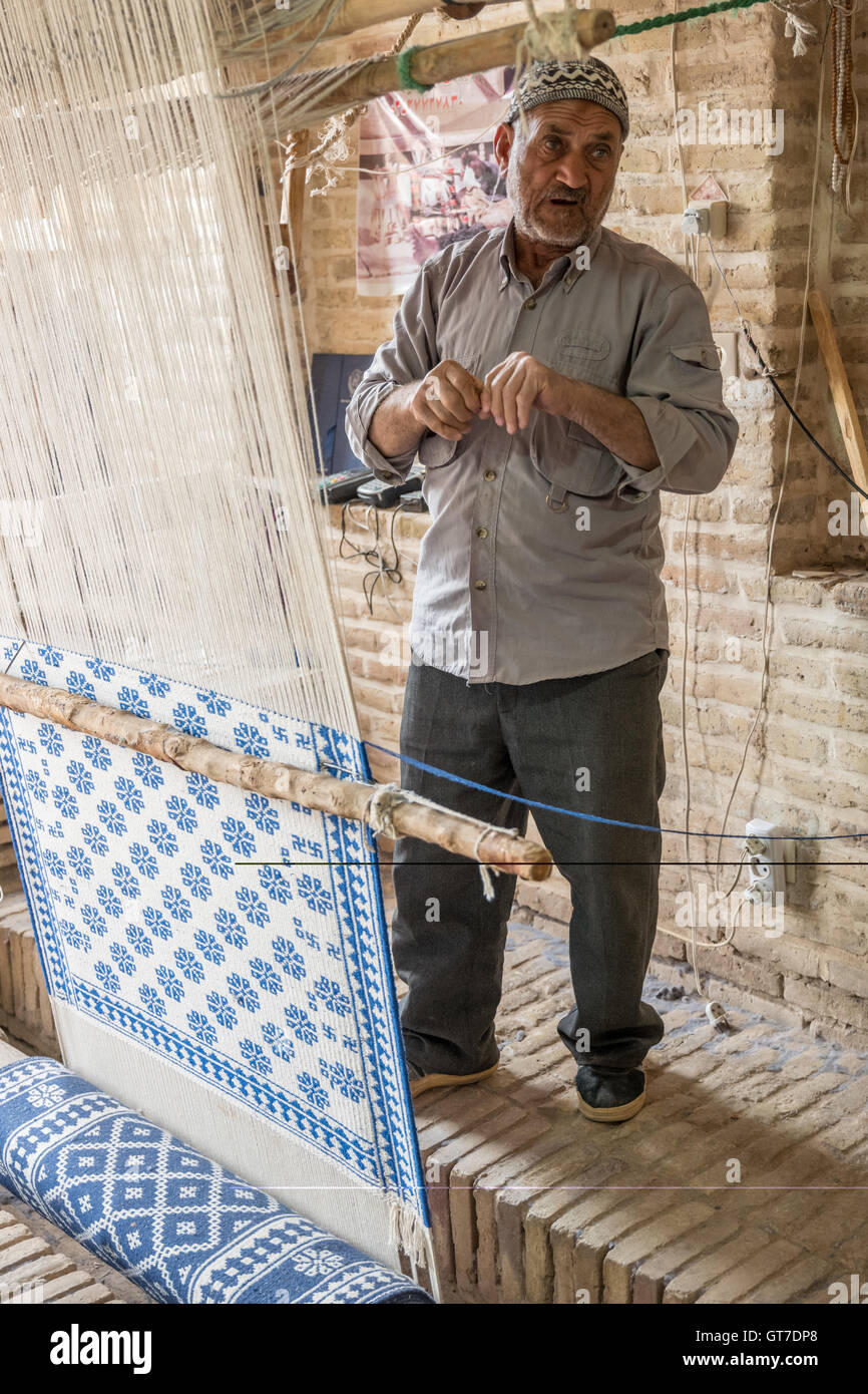 Traditional loom iran hi-res stock photography and images - Alamy