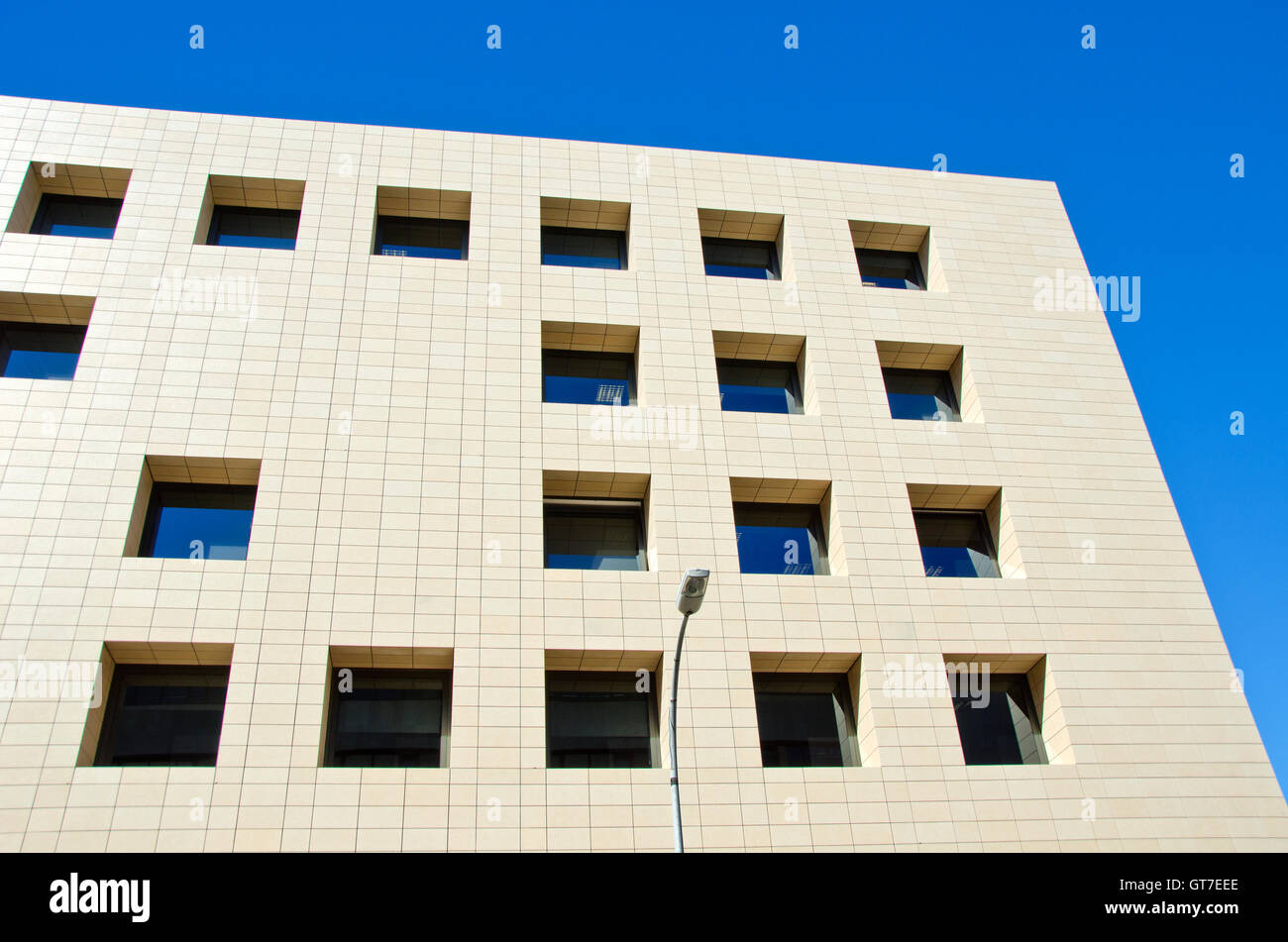 Empty square and modern building hi-res stock photography and images ...