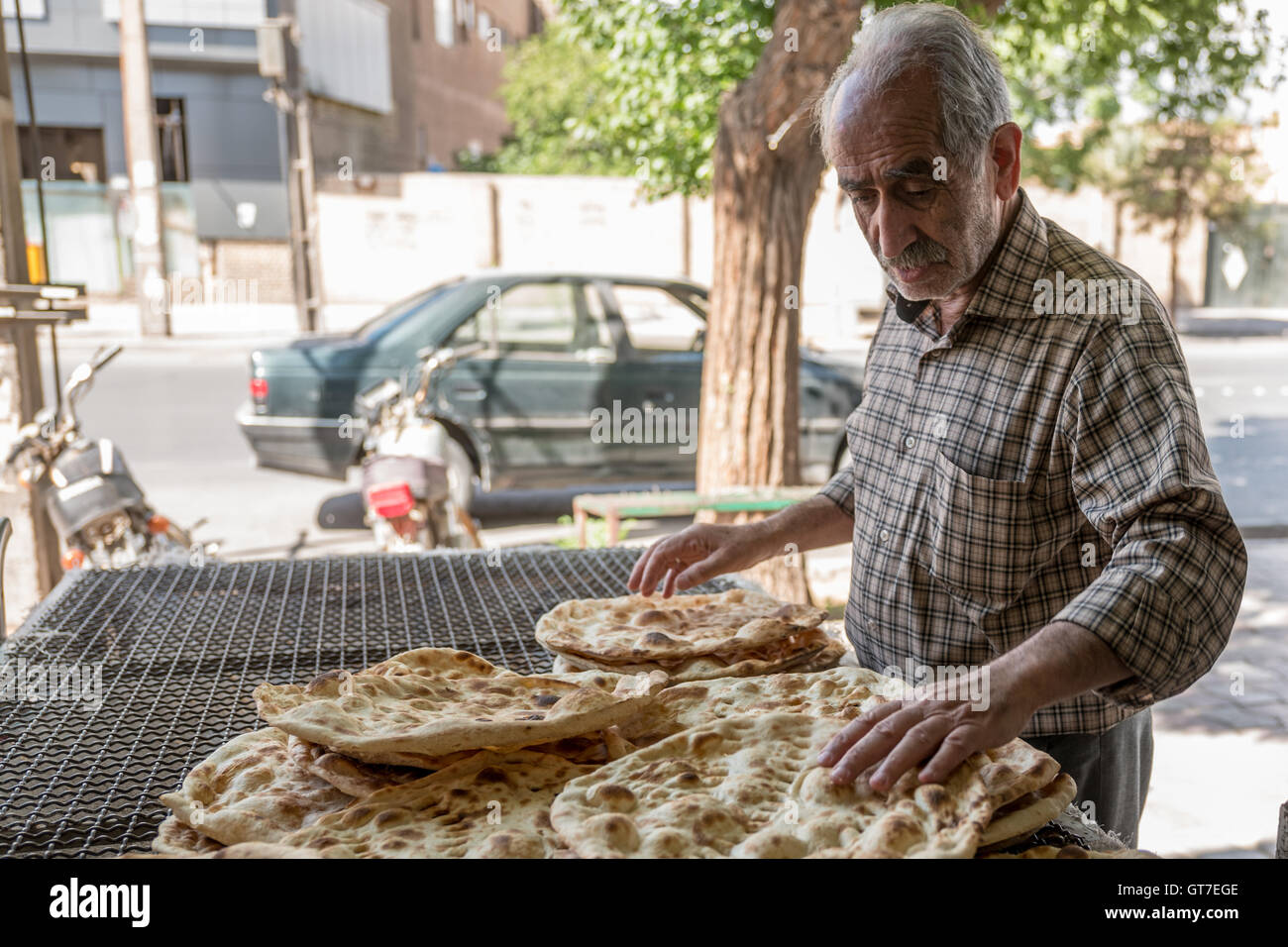 Bakery yazd iran bread hi-res stock photography and images - Alamy