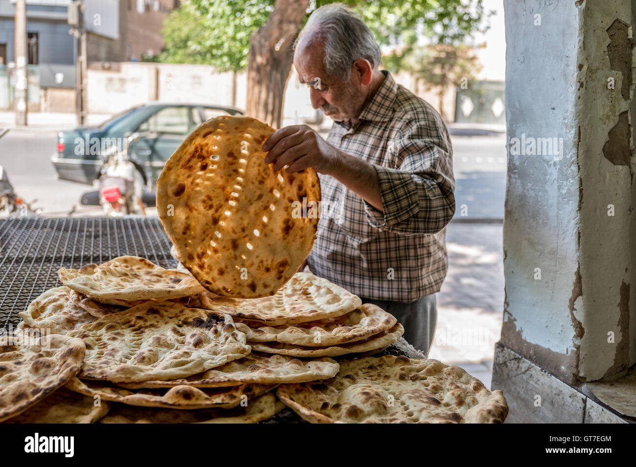 Bakery yazd iran bread hi-res stock photography and images - Alamy