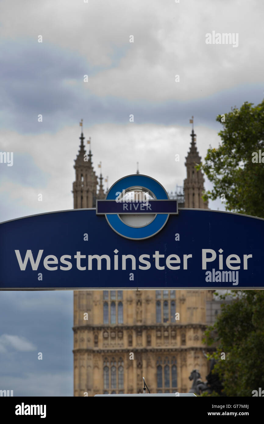 Thames River Services, MBNA Thames Clippers, riverboat service on the ...