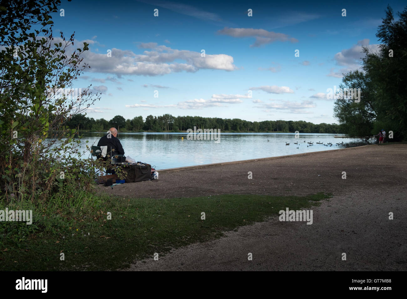 Uk fishing lake hi-res stock photography and images - Alamy