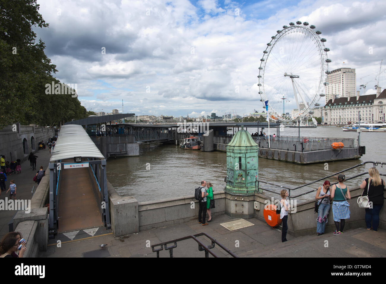 Thames River Services, MBNA Thames Clippers, riverboat service on the ...