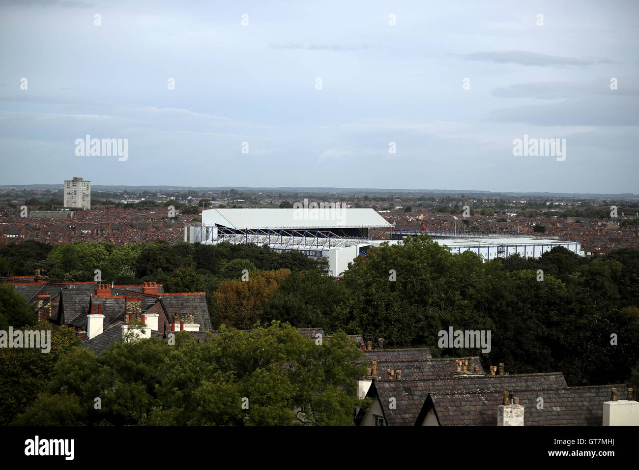 Liverpool fc anfield stadium main hi-res stock photography and images ...