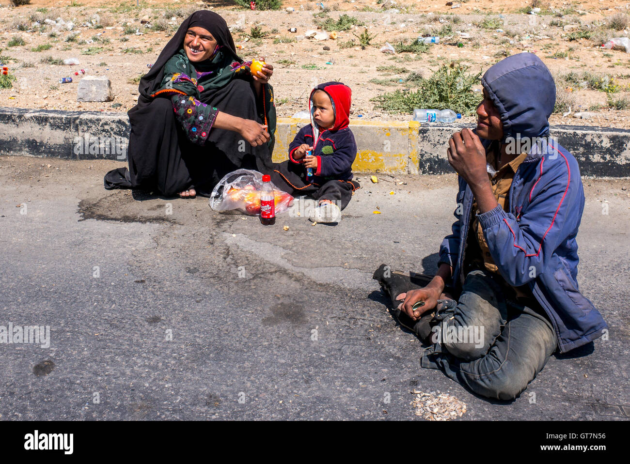 Children beg hi-res stock photography and images - Alamy