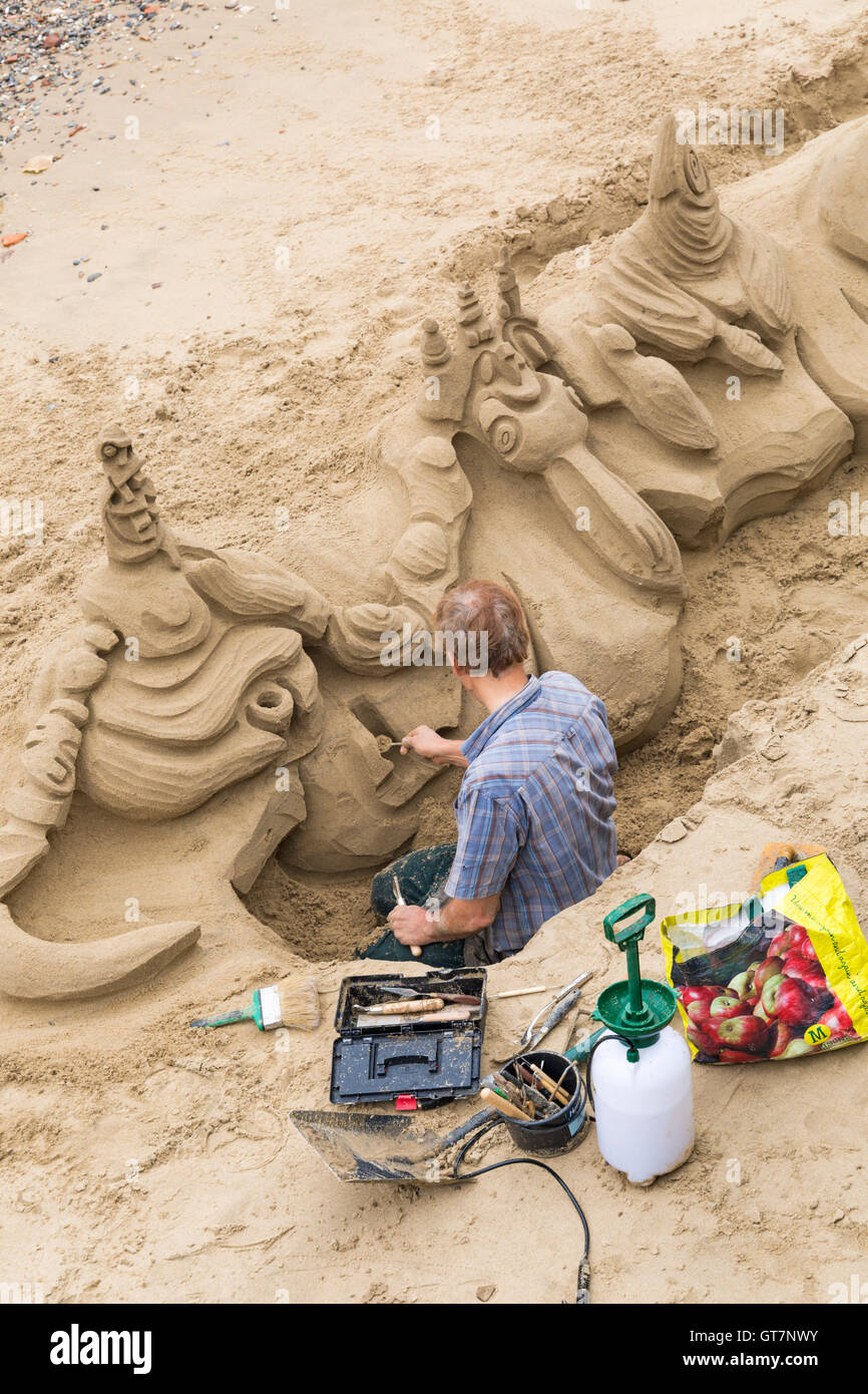 Working sculptures hi-res stock photography and images - Alamy