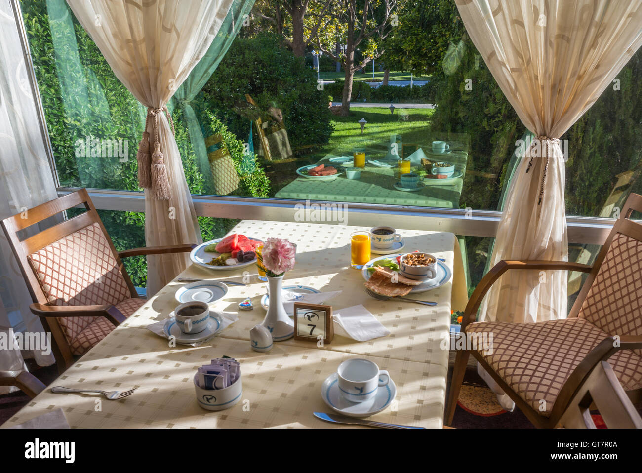 Shiraz hotel hi-res stock photography and images - Alamy
