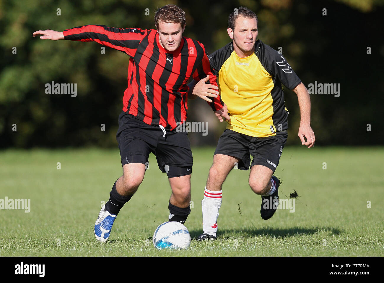 Tergemo (red/black) vs Vio Romania (yellow) - Hackney & Leyton Sunday ...