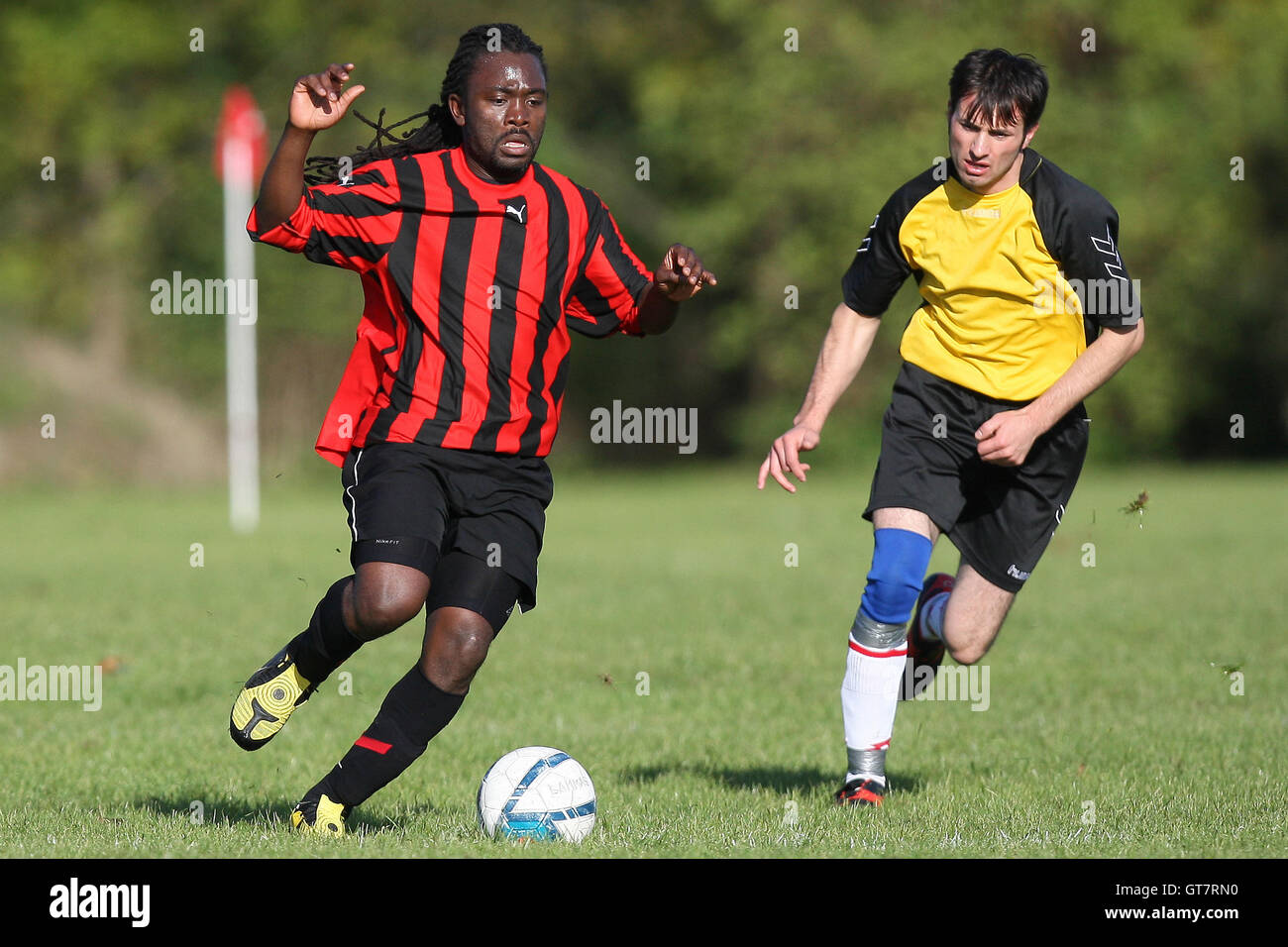 Tergemo (red/black) vs Vio Romania (yellow) - Hackney & Leyton Sunday ...