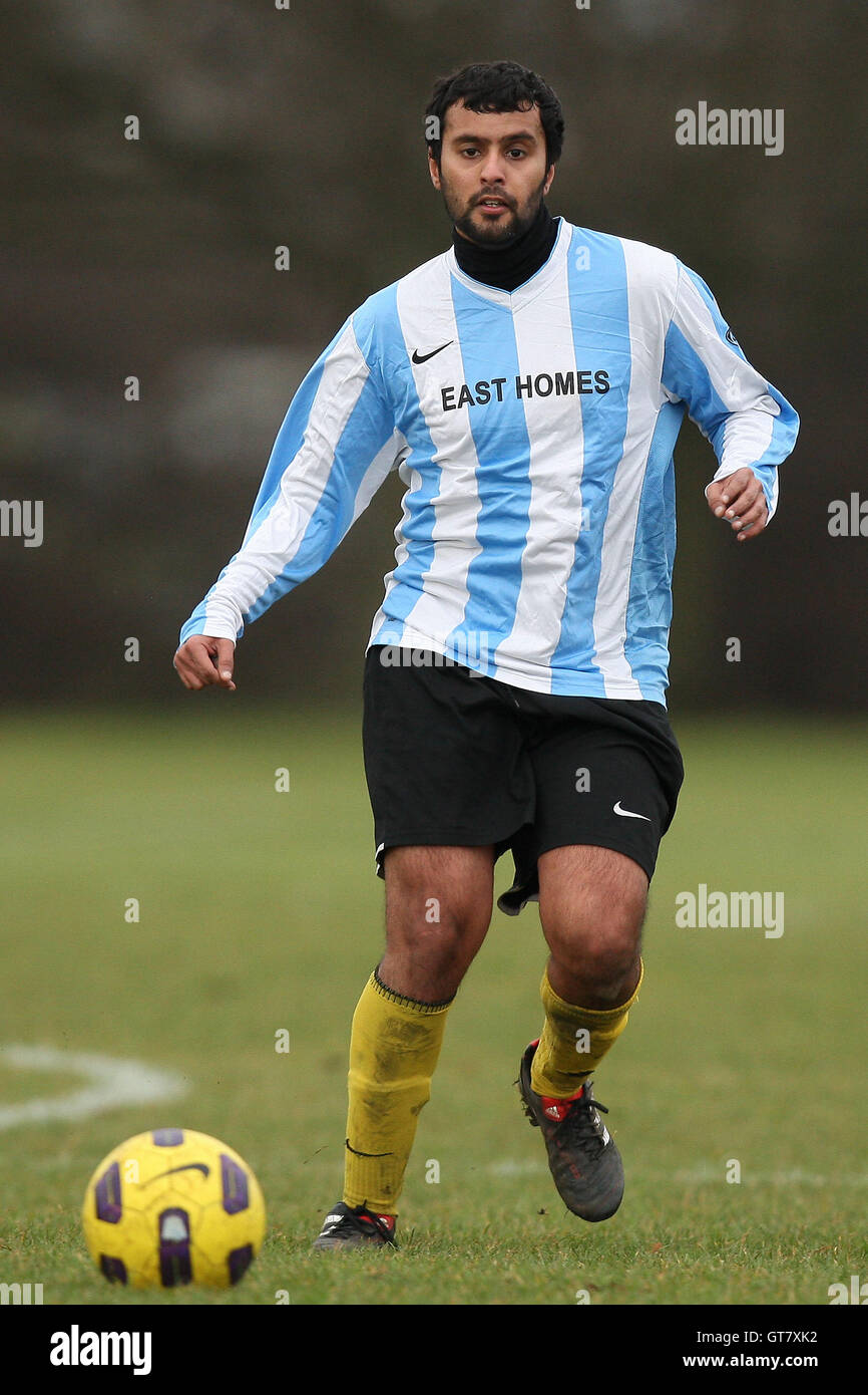 Vio Romania (yellow/black) vs Woodgrange Rovers (light blue/white ...