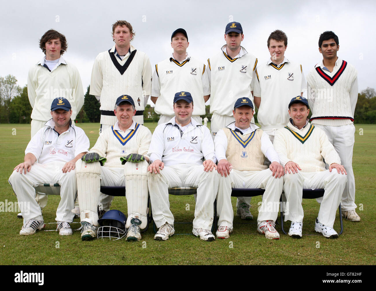 Upminster CC 3rd XI pose for a team photo - Chelmsford CC 3rd XI vs ...
