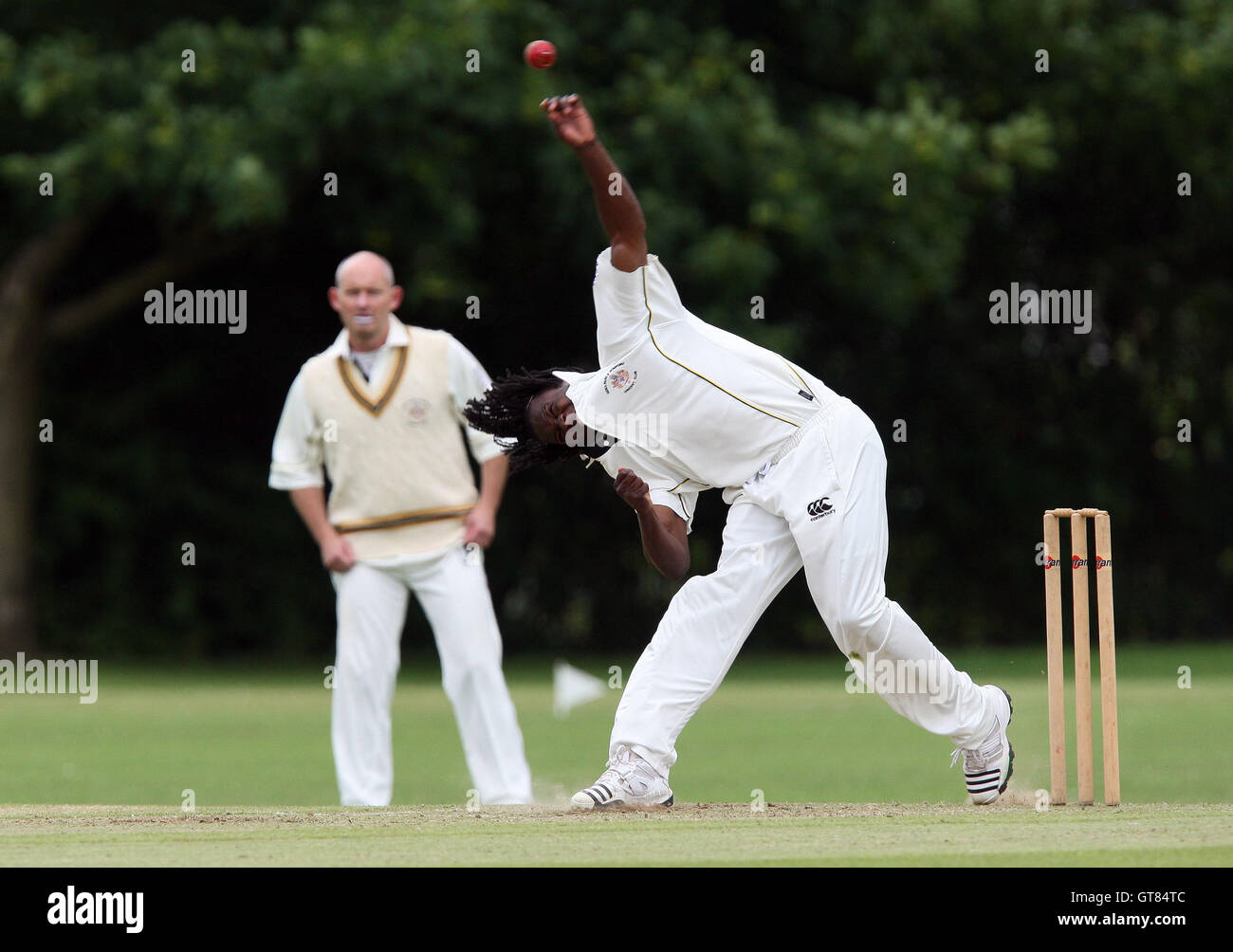 Donovan Miller in bowling action for GPR - Gidea Park & Romford CC vs ...