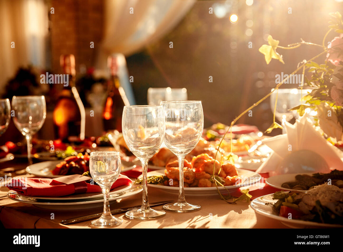 Beautiful wedding day ceremony set up. Outdoor Stock Photo - Alamy