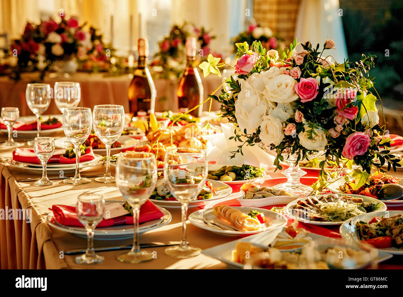 Beautiful wedding day ceremony set up. Outdoor Stock Photo - Alamy