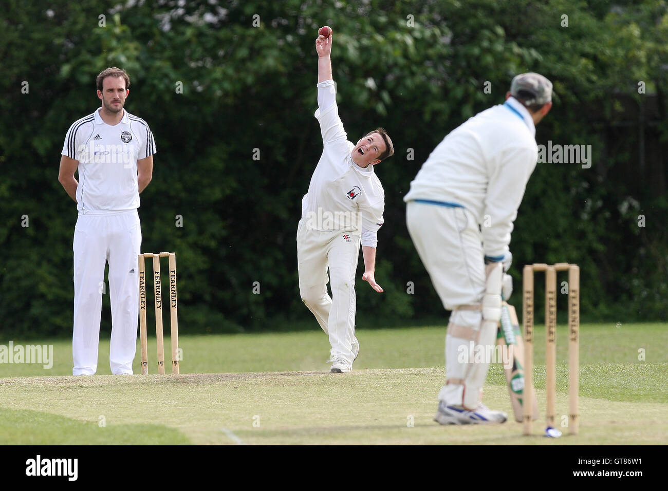 T Mitchell in bowling action for Havering - Havering-atte-Bower CC 4th ...