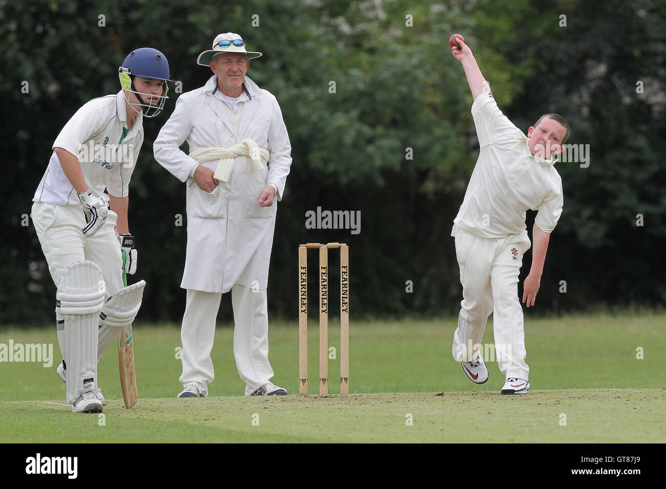 Alfie James in bowling action for Havering - Havering-atte-Bower CC 4th ...
