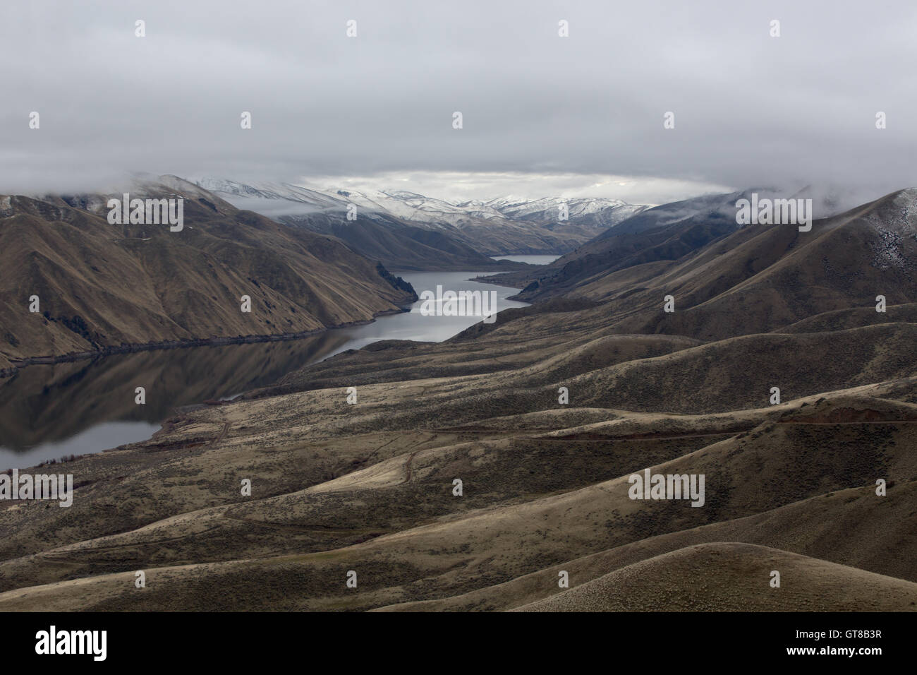 View along the Snake River Canyon between Idaho and Oregon in the Magic ...