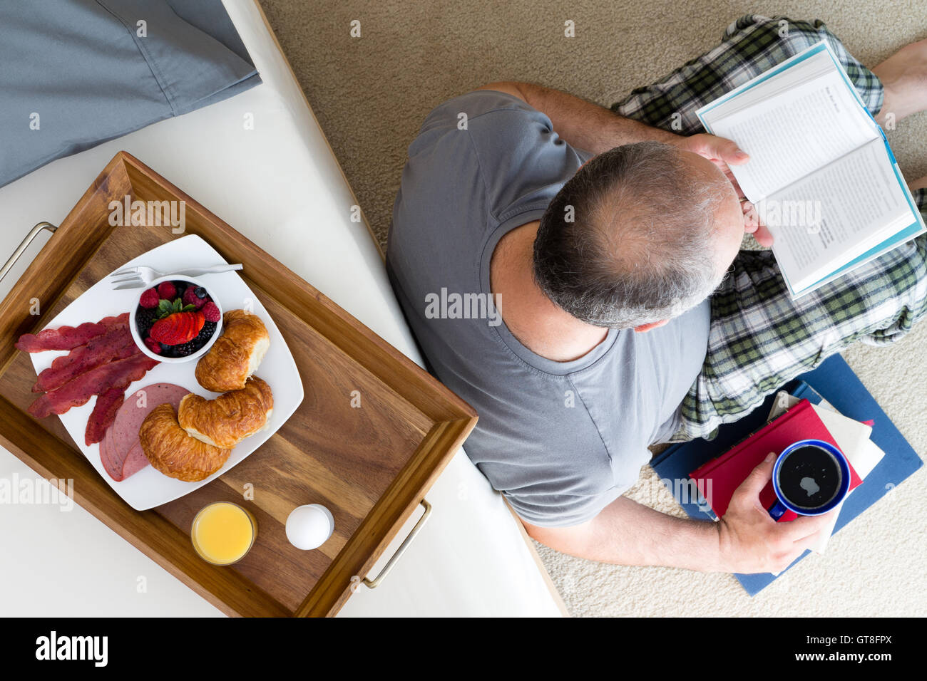 Leaning against bed hi-res stock photography and images - Alamy