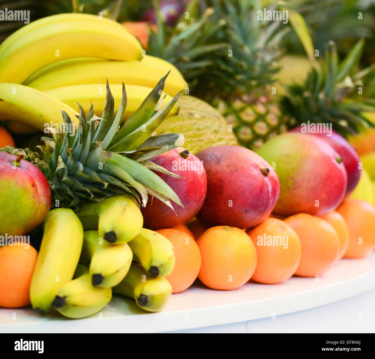 Apple red market row pile group fruits juicy hi-res stock photography ...