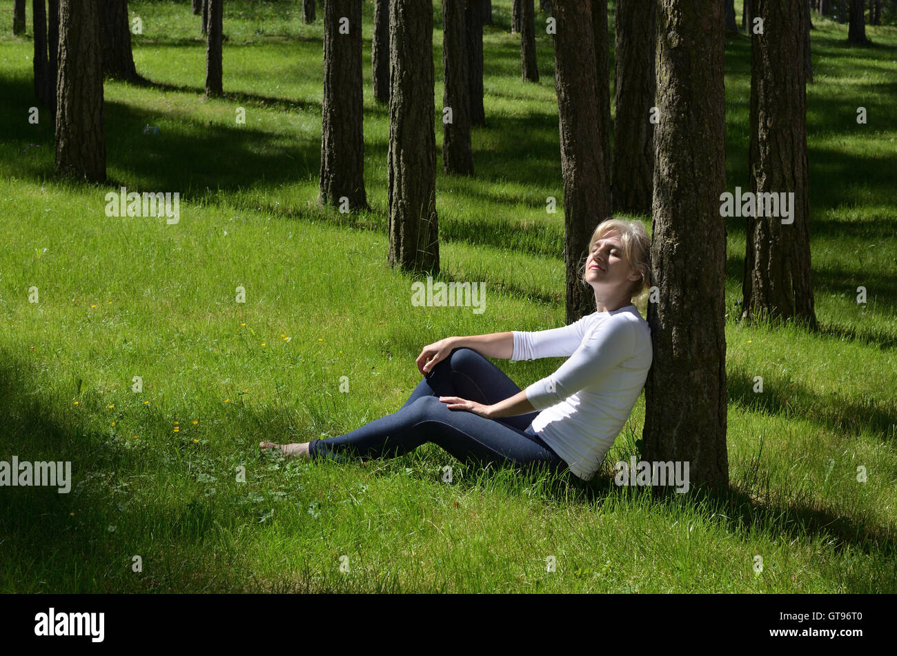 One woman sit against tree hi-res stock photography and images - Alamy