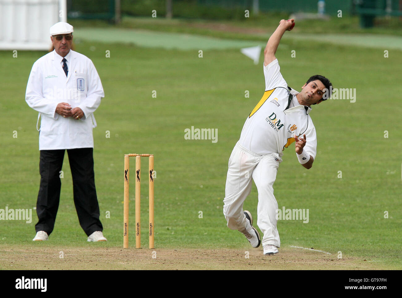 M Mulla of Harold Wood in bowling action - Harold Wood CC vs Billericay ...
