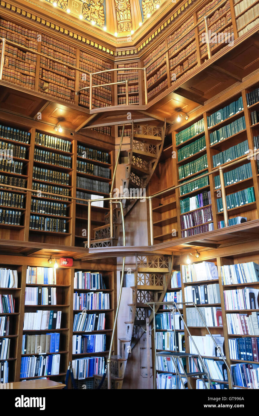 Capitol library bookshelves ceiling hi-res stock photography and images ...