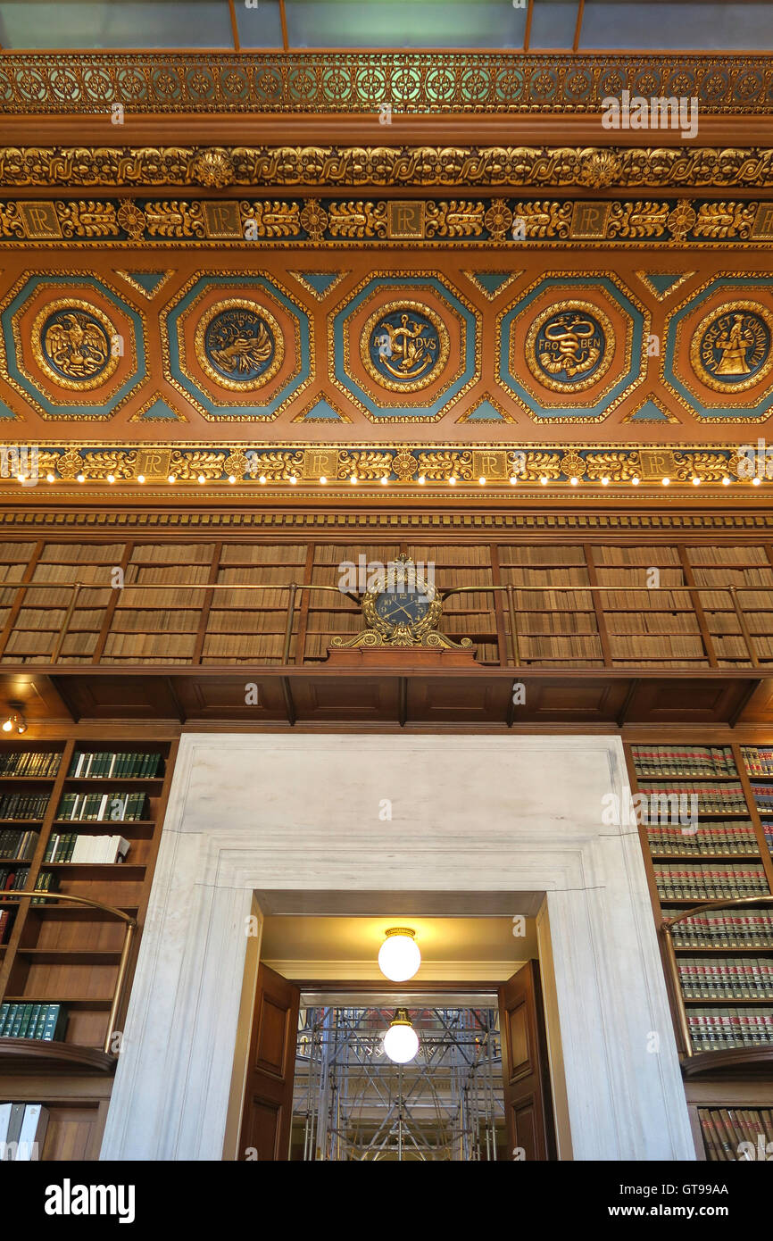 Inside public house hi-res stock photography and images - Alamy