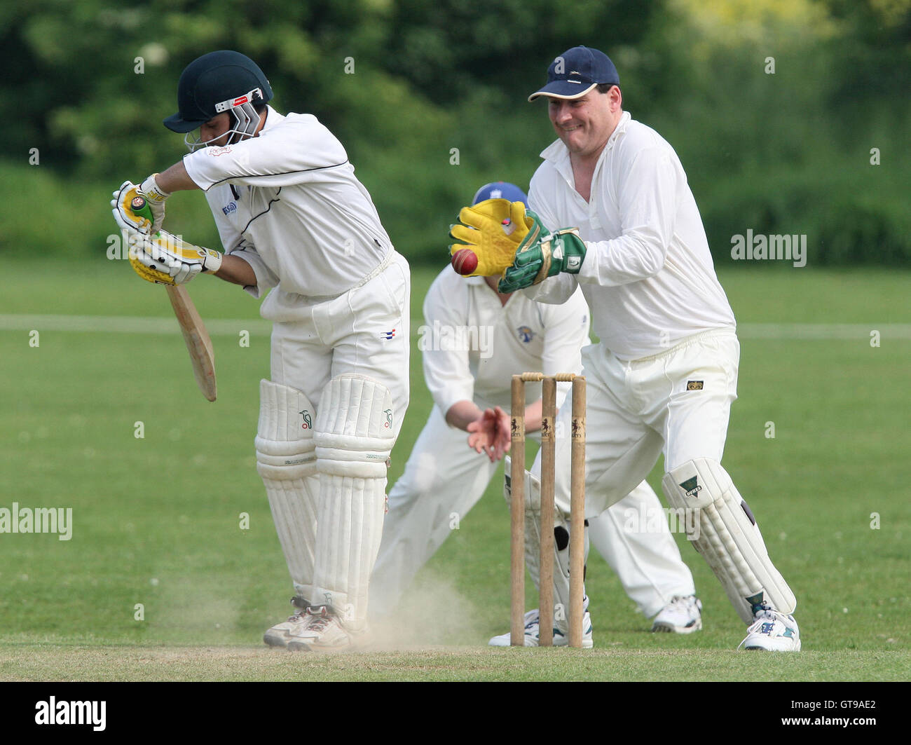 Wicket keeper and batsman hi-res stock photography and images - Alamy
