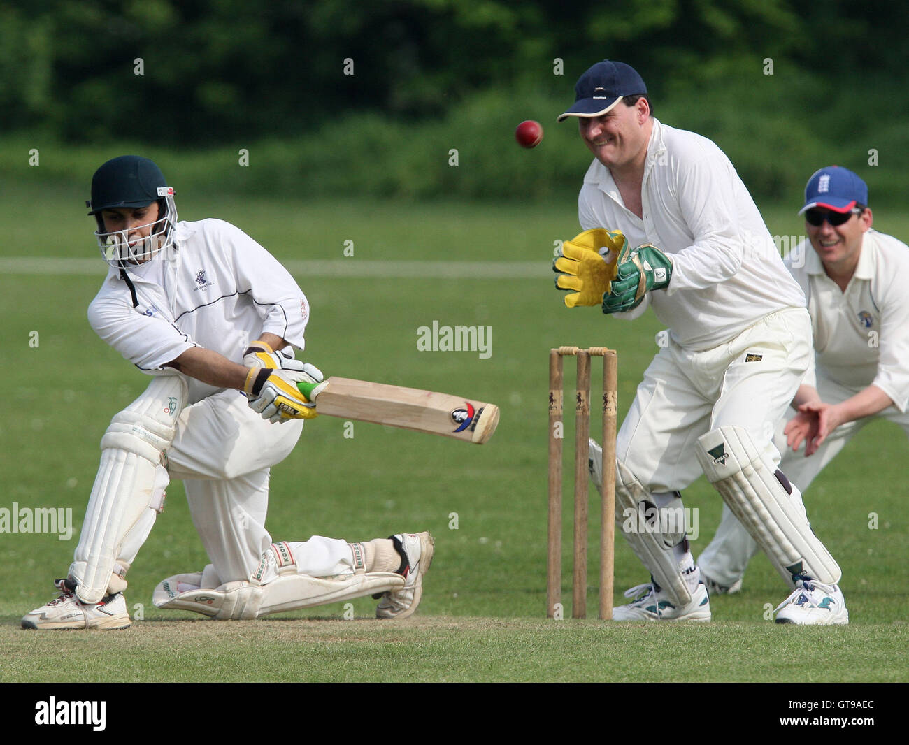Wicket keeper batsman hi-res stock photography and images - Alamy