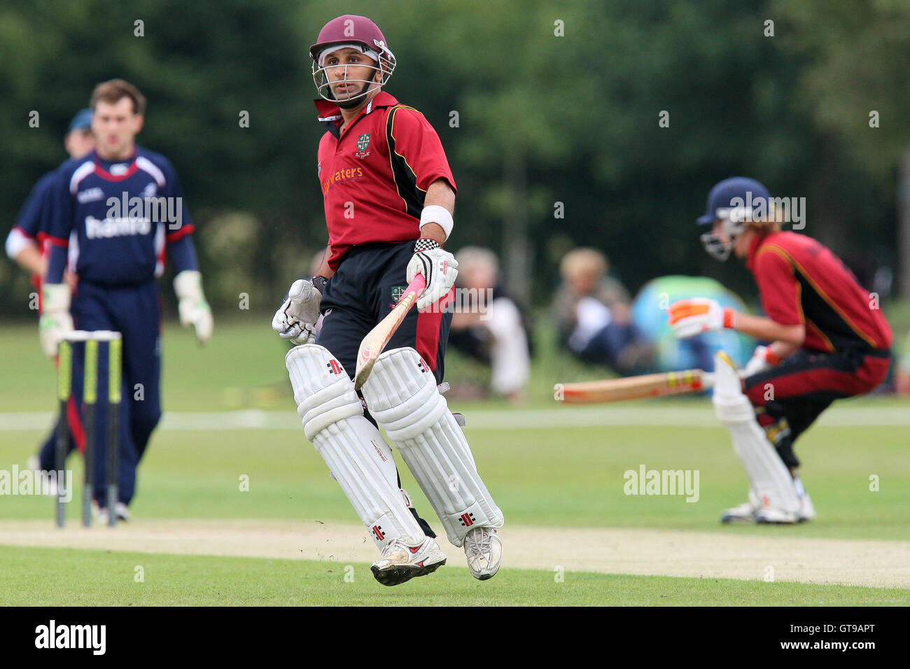 Rizwan Akram (L) and Max Shirt make runs for South Woodford - South ...
