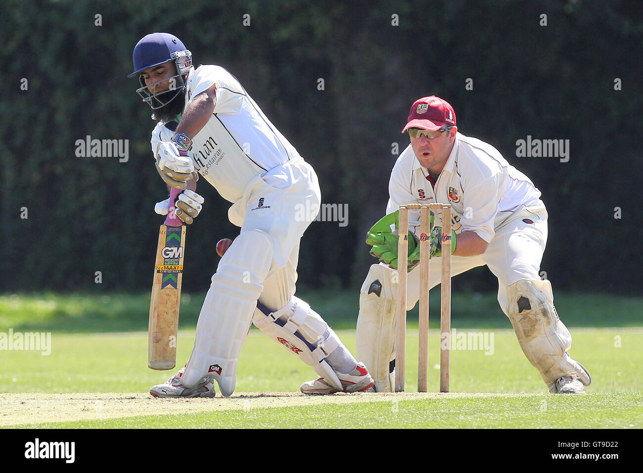 Hadleigh and thundersley cricket club hi-res stock photography and ...