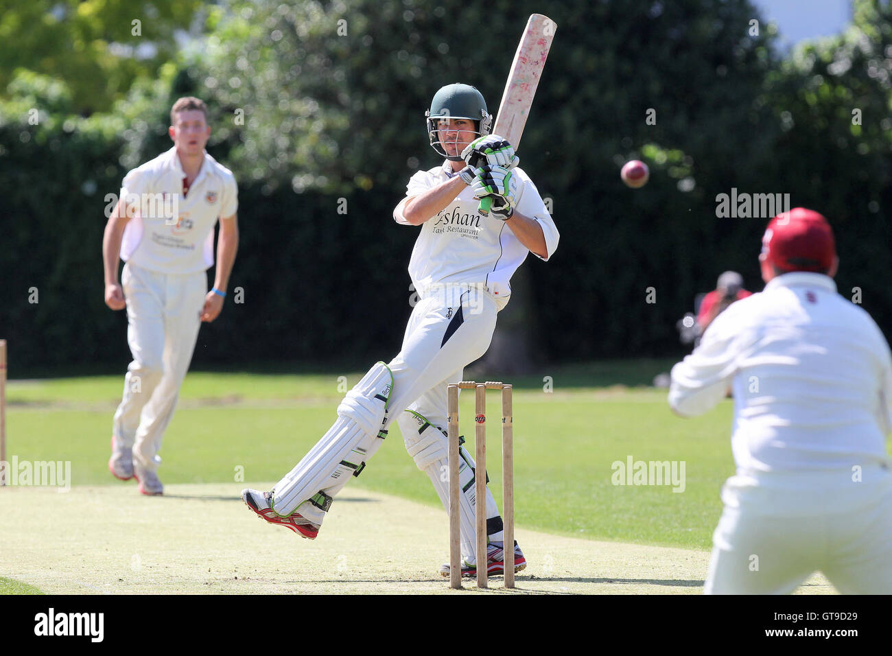 Hadleigh and thundersley cricket club hi-res stock photography and ...