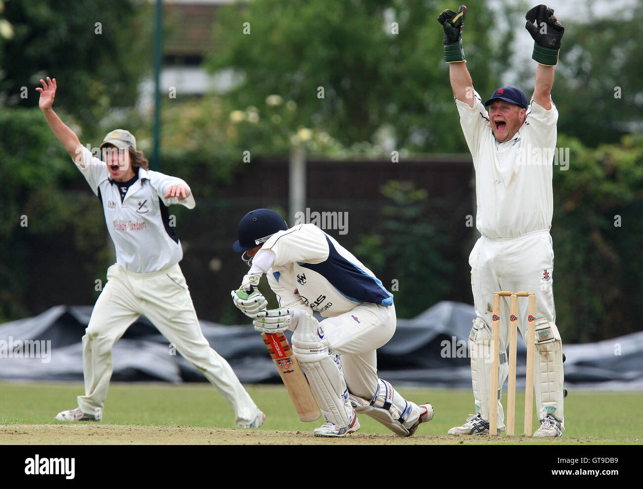 Wicket keeper hi-res stock photography and images - Alamy