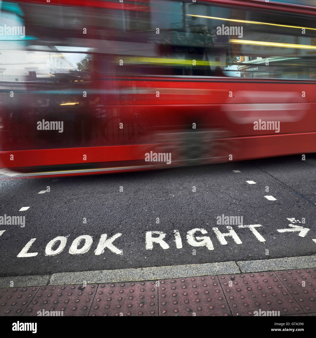 Crosswalk sign arrow hi-res stock photography and images - Alamy