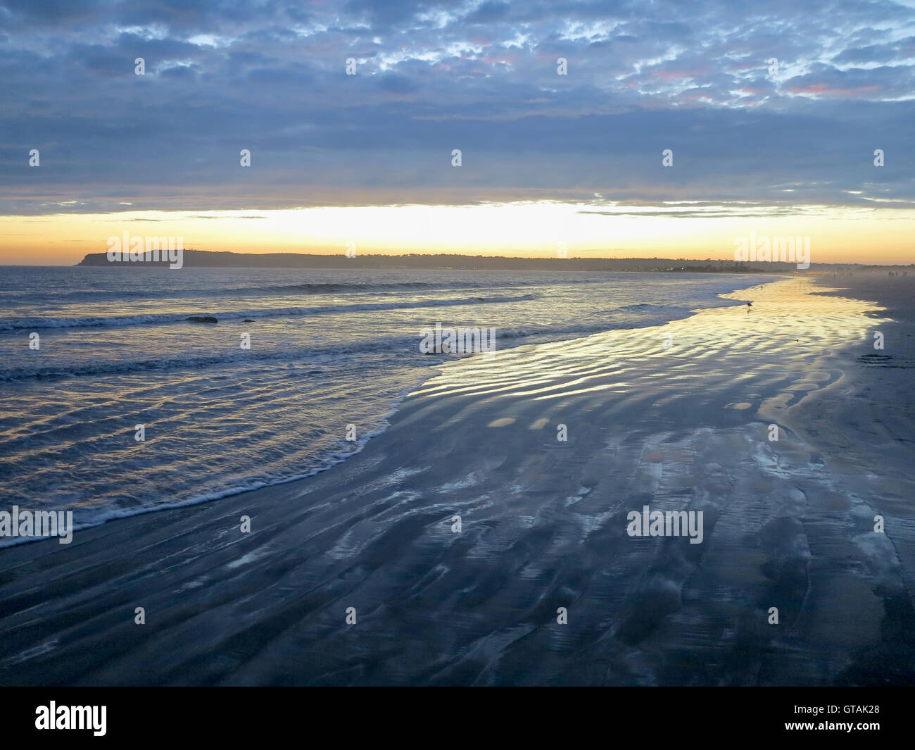 Cloudy sky over ocean sunset hi-res stock photography and images - Alamy