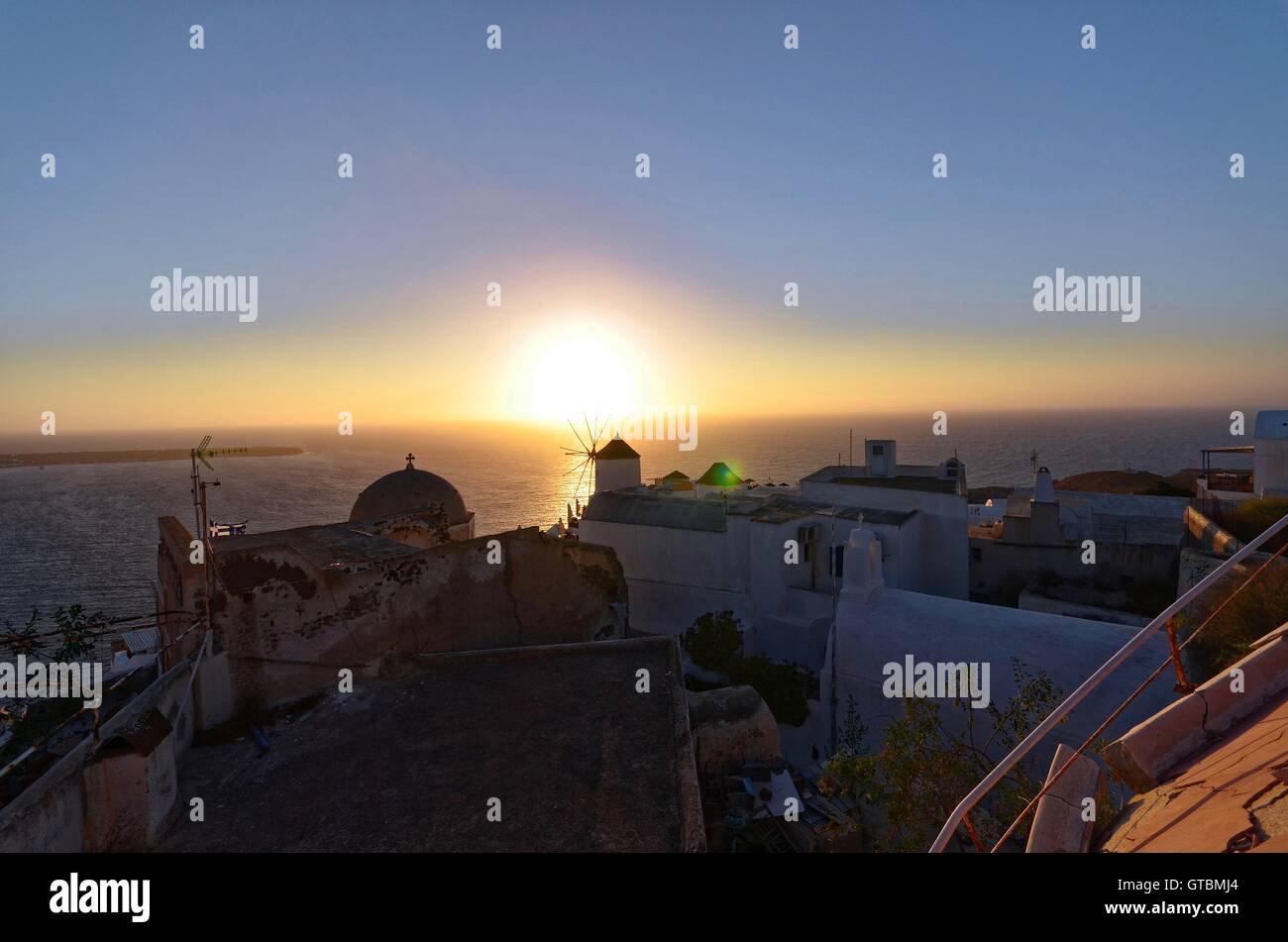 Santorini famous sunset hi-res stock photography and images - Alamy