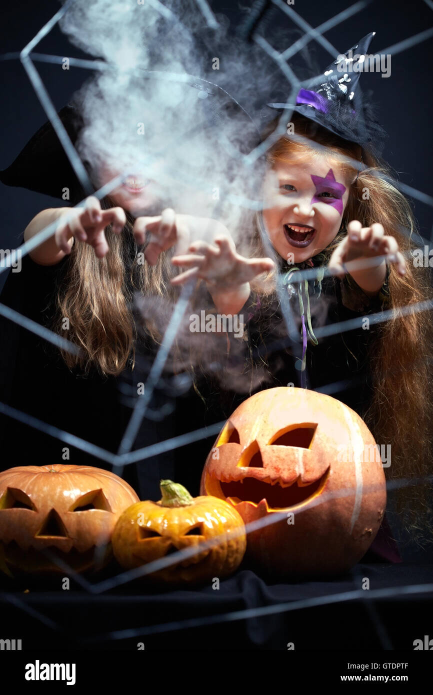 Wizard faces hi-res stock photography and images - Alamy