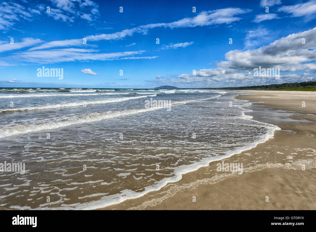 Waves lapping sandy shoreline hi-res stock photography and images - Alamy