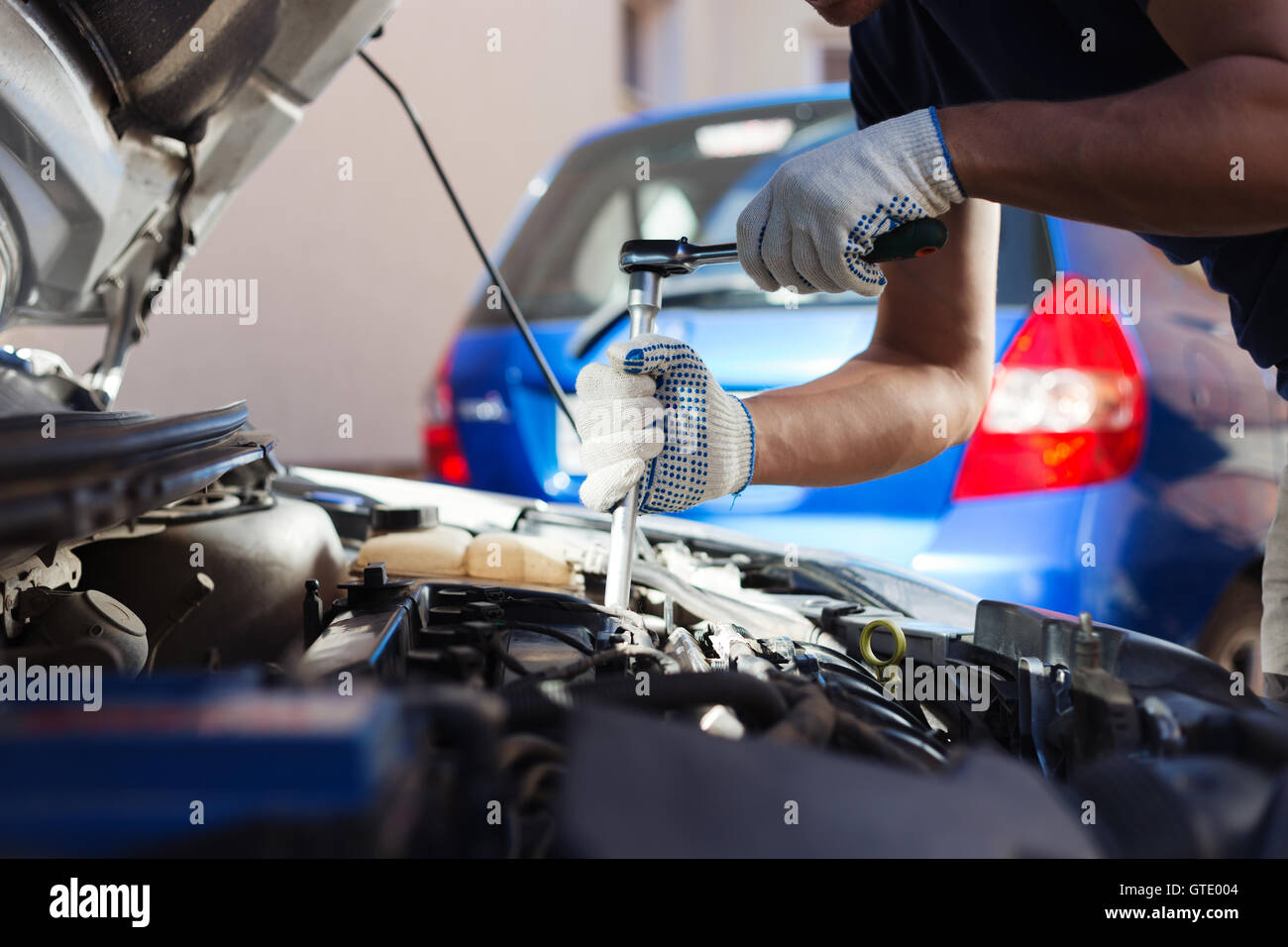 Auto repair hi-res stock photography and images - Alamy