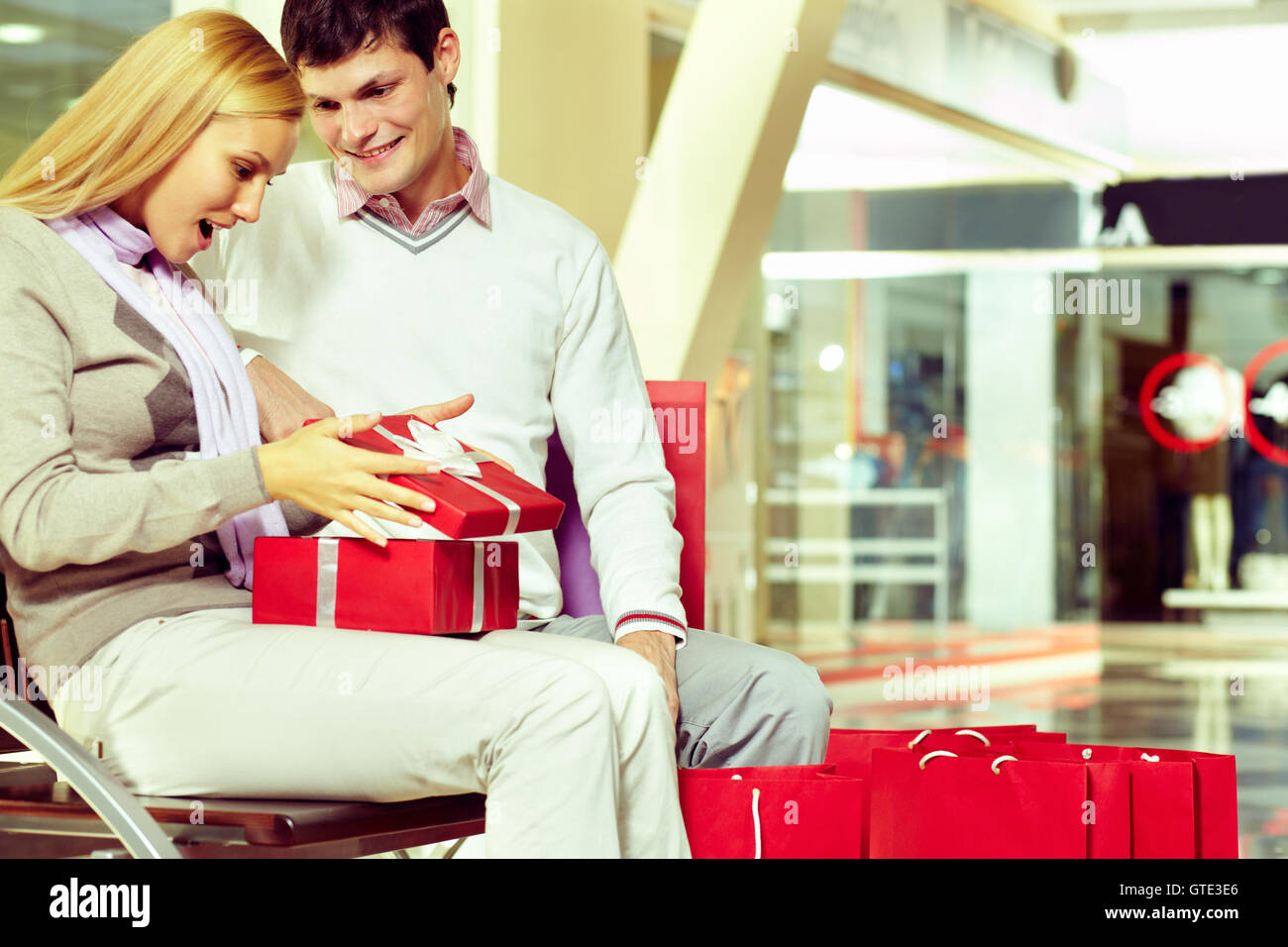 Customer wait hi-res stock photography and images - Alamy