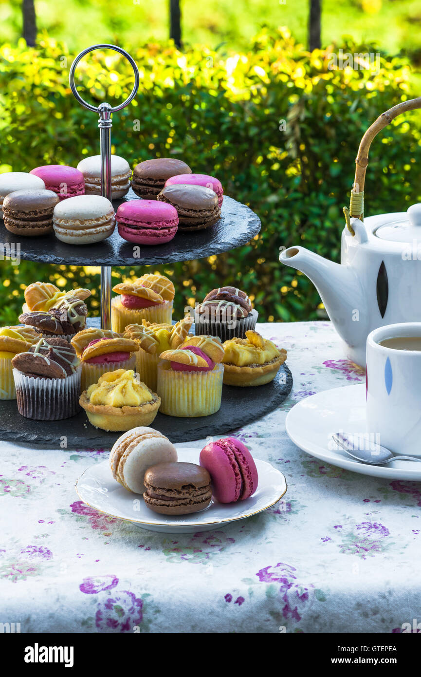 Afternoon tea garden hi-res stock photography and images - Alamy