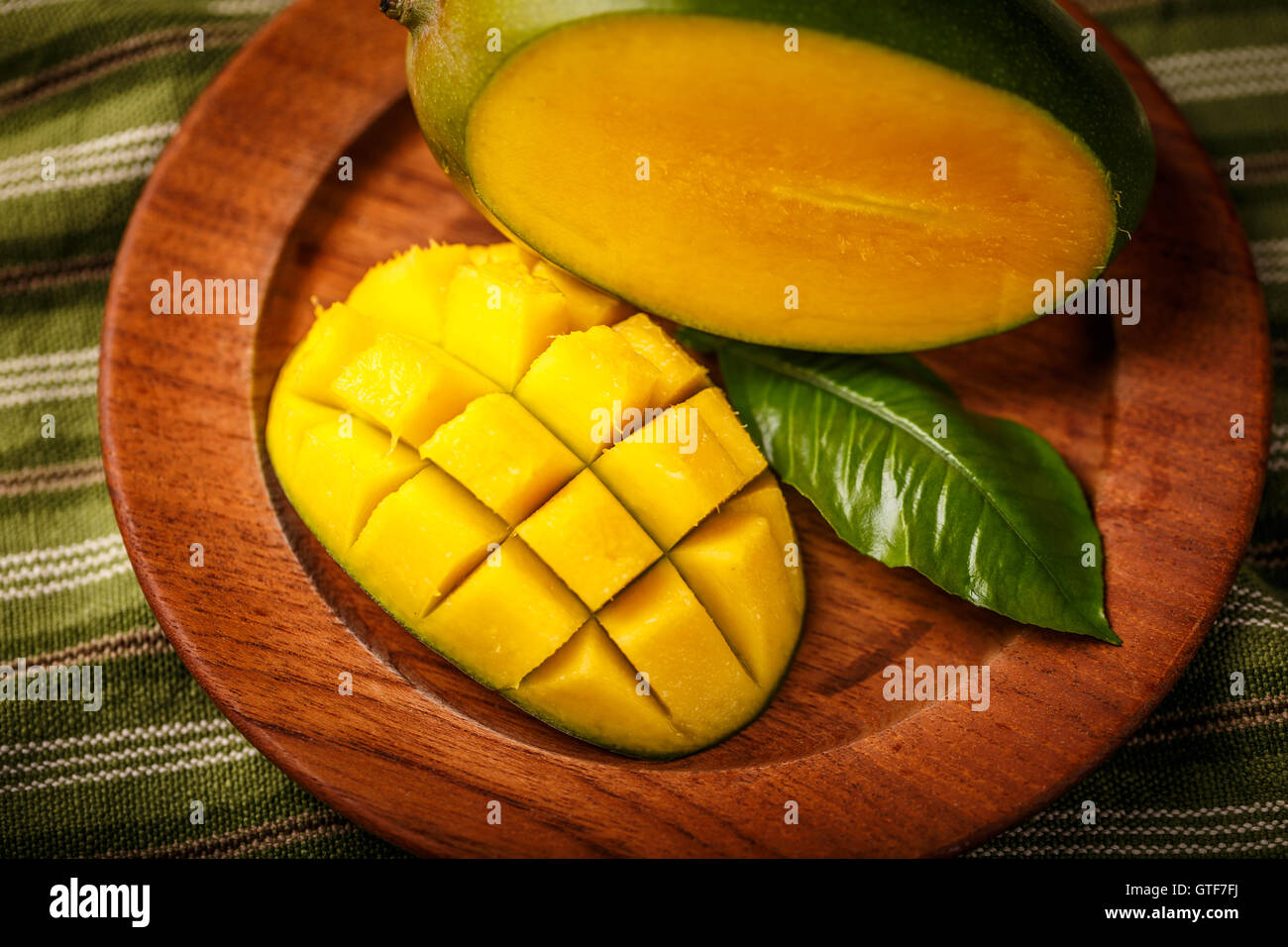 Delicious ripe mango fruit with leaf and mango cube Stock Photo - Alamy